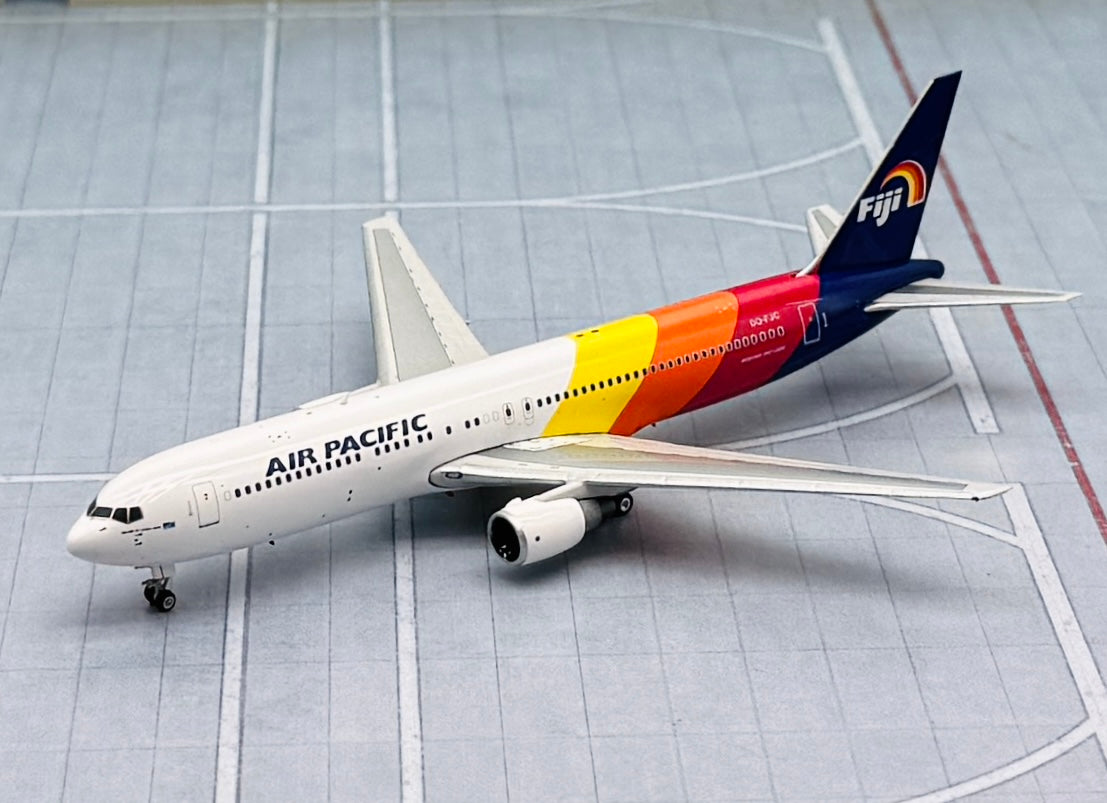 Phoenix models 1/400 Air Pacific Boeing 767-300ER DQ-FJC – First Class ...