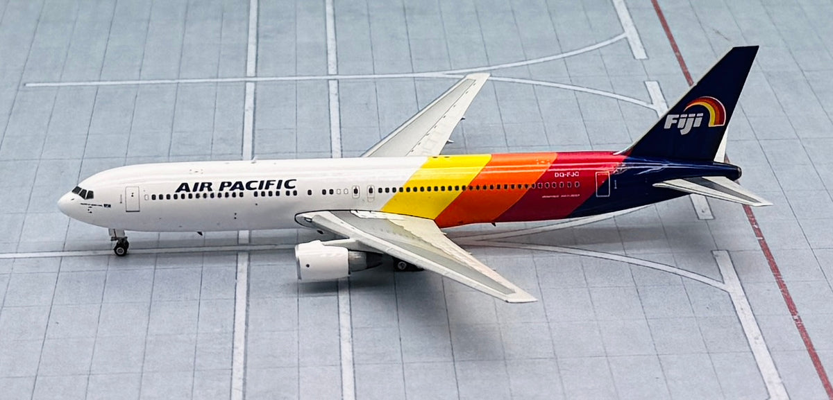 Phoenix models 1/400 Air Pacific Boeing 767-300ER DQ-FJC – First Class ...