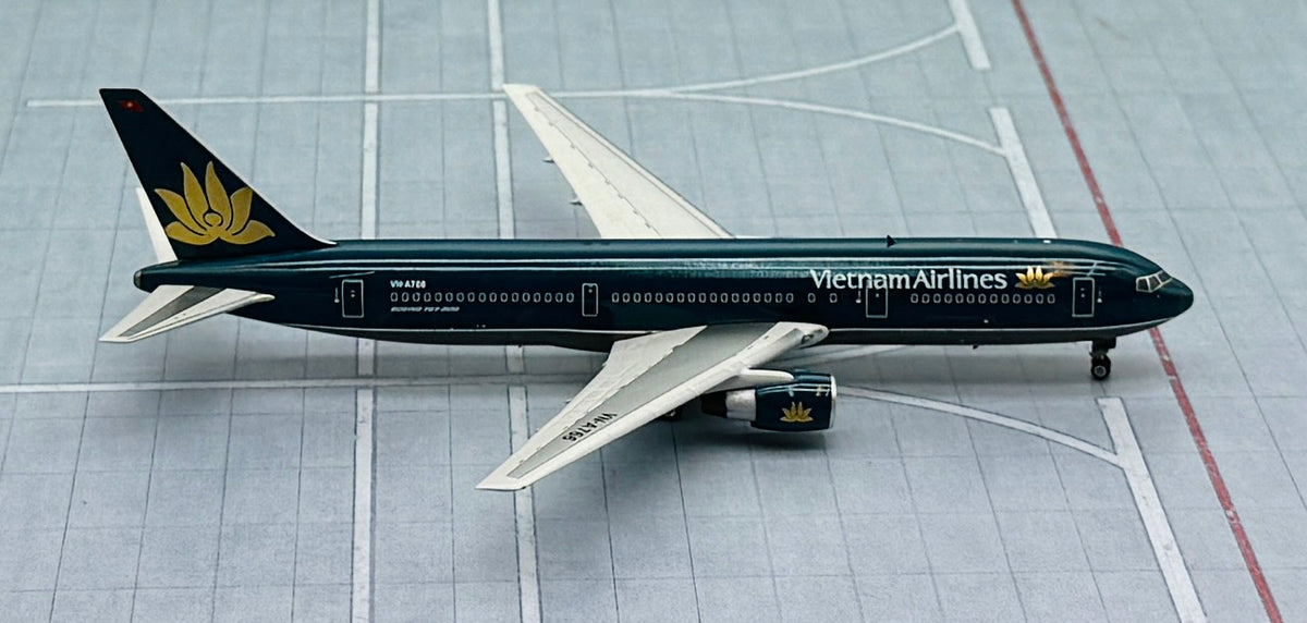 Phoenix 1/400 Vietnam Airlines Boeing 767-300ER VN-A766 – First Class ...