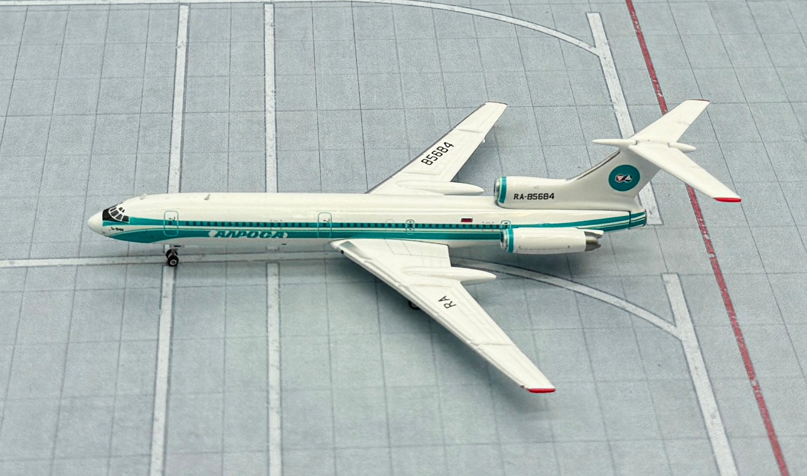Phoenix 1/400 Alrosa Airlines Tupolev Tu-154M RA-85684 – First Class ...